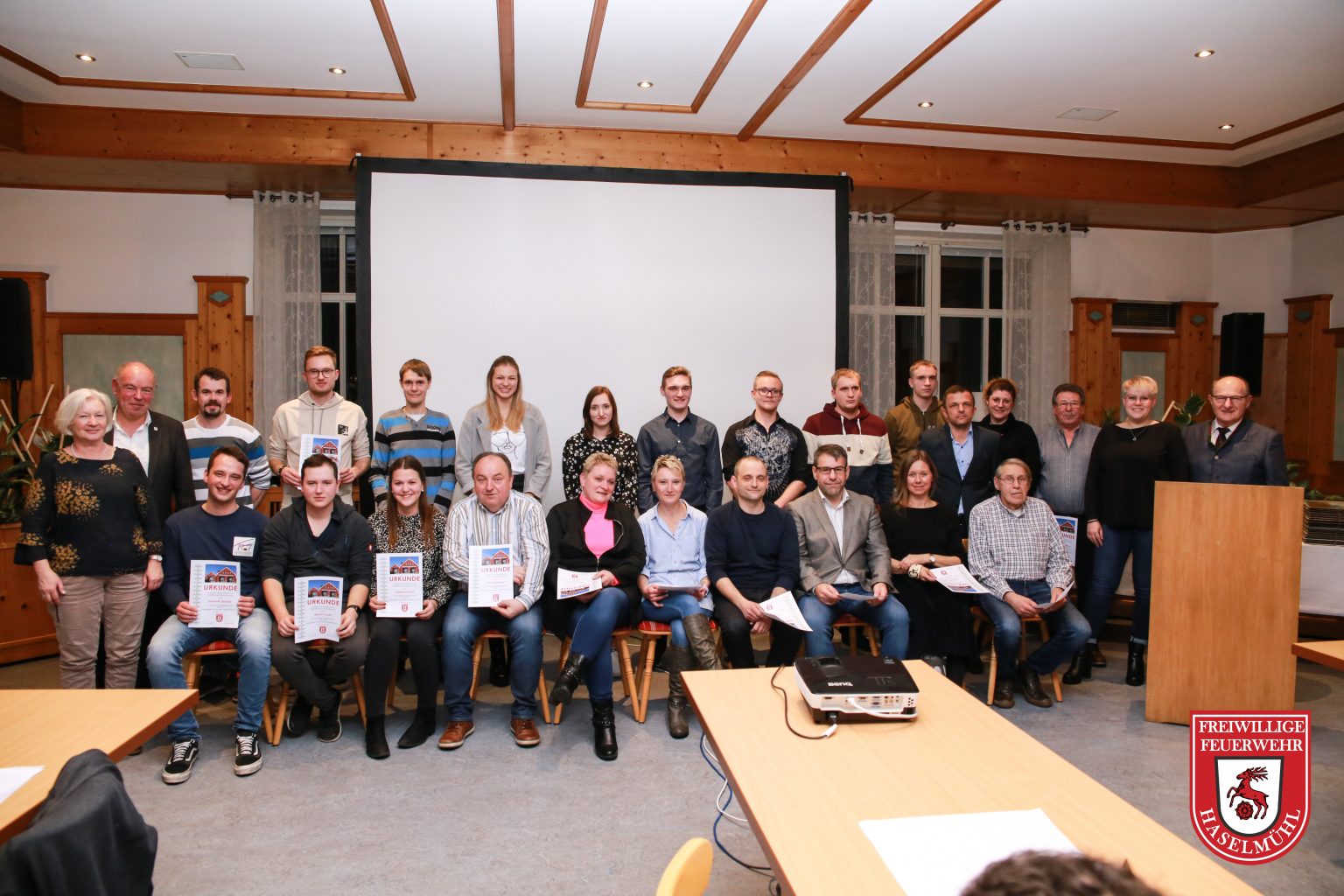 Feuerwehr Haselmühl ehrt zahlreiche Mitglieder – Freiwillige Feuerwehr ...