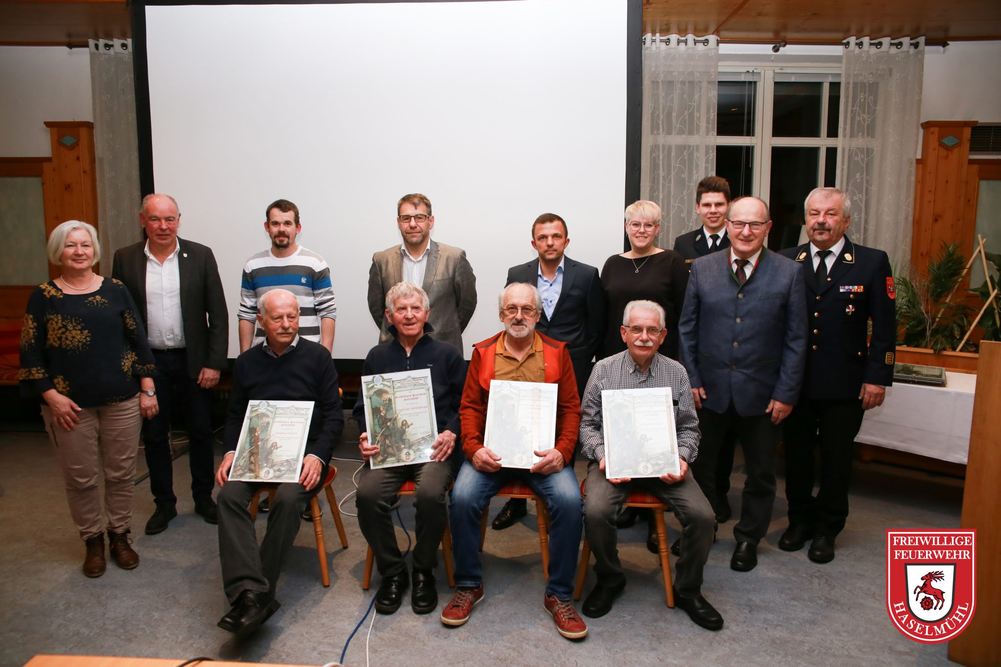 Feuerwehr Haselmühl ehrt zahlreiche Mitglieder – Freiwillige Feuerwehr ...